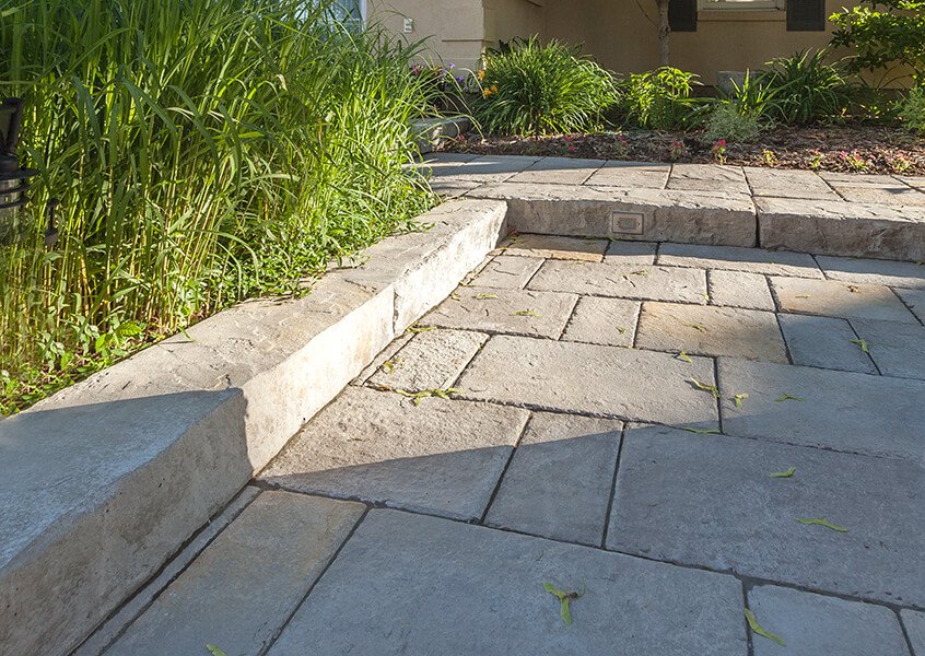 6 Amazing Edging Stone Options for your Landscaping | Techo-Bloc